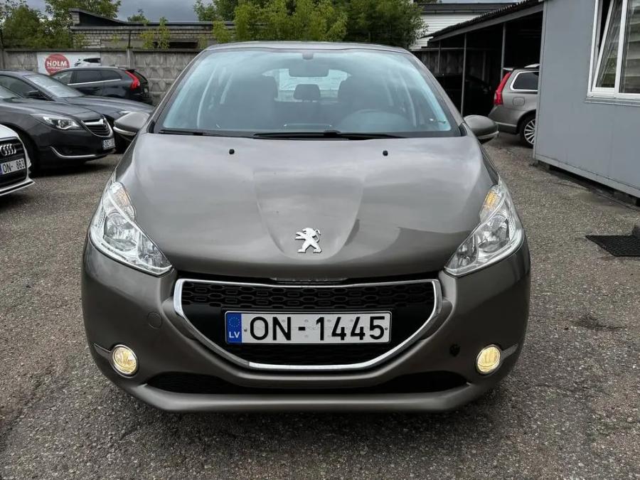 Brown Peugeot 208 2013 in Daugavpils, with an engine capacity of 1.20 L and mileage of 186 thousand km for 3800 €, photo 3 on AUTOMOTO.COM.LV