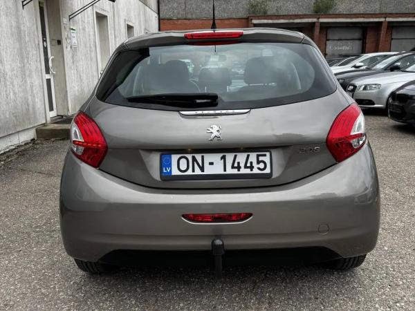 Brown Peugeot 208 2013 in Daugavpils, with an engine capacity of 1.20 L and mileage of 186 thousand km for 3800 €, photo 5 on AUTOMOTO.COM.LV