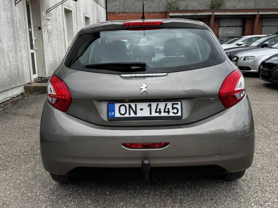 Brown Peugeot 208 2013 in Daugavpils, with an engine capacity of 1.20 L and mileage of 186 thousand km for 3800 €, photo 6 on AUTOMOTO.COM.LV