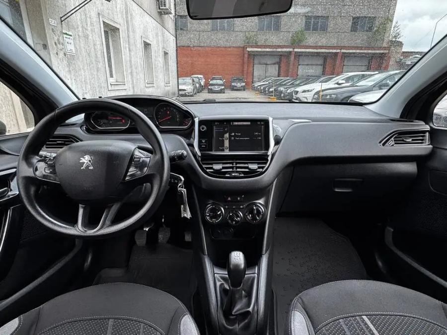 Brown Peugeot 208 2013 in Daugavpils, with an engine capacity of 1.20 L and mileage of 186 thousand km for 3800 €, photo 14 on AUTOMOTO.COM.LV