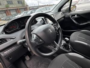Brown Peugeot 208 2013 in Daugavpils, with an engine capacity of 1.20 L and mileage of 186 thousand km for 3800 €, photo 15 on AUTOMOTO.COM.LV