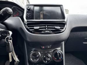 Brown Peugeot 208 2013 in Daugavpils, with an engine capacity of 1.20 L and mileage of 186 thousand km for 3800 €, photo 18 on AUTOMOTO.COM.LV