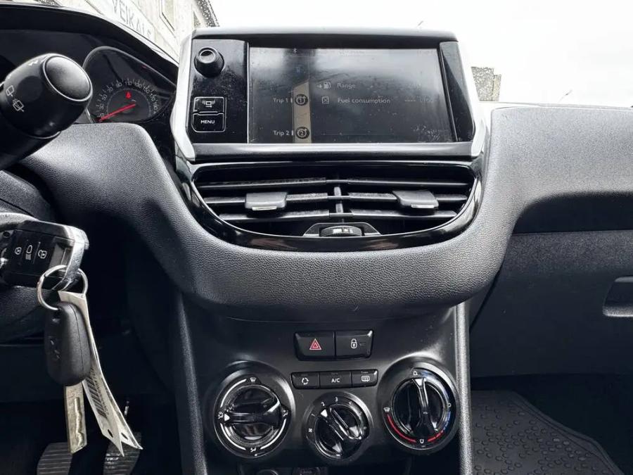 Brown Peugeot 208 2013 in Daugavpils, with an engine capacity of 1.20 L and mileage of 186 thousand km for 3800 €, photo 18 on AUTOMOTO.COM.LV