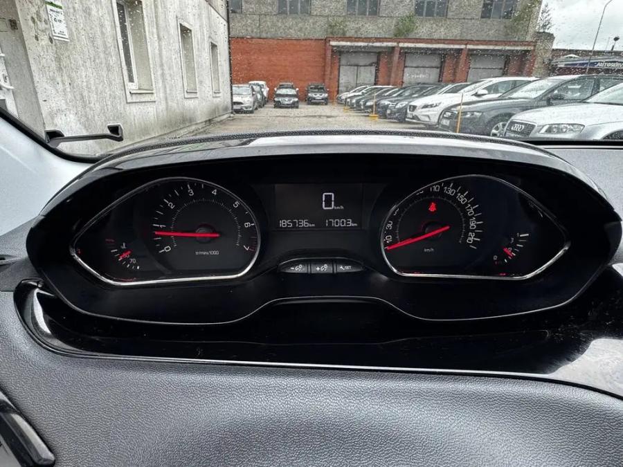 Brown Peugeot 208 2013 in Daugavpils, with an engine capacity of 1.20 L and mileage of 186 thousand km for 3800 €, photo 19 on AUTOMOTO.COM.LV