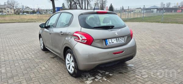 Brown Peugeot 208 2013 in Valmiera, with an engine capacity of 1.40 L and mileage of 238 thousand km for 2800 €, photo 4 on AUTOMOTO.COM.LV