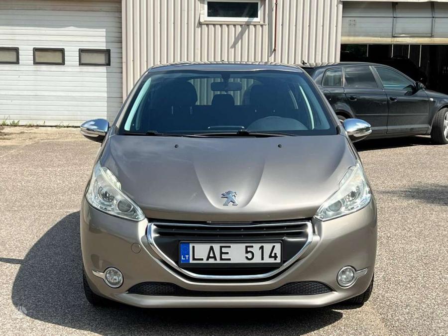 Brown Peugeot 208 2014 in Trakai, with an engine capacity of 1.56 L and mileage of 209 thousand km for 2500 €, photo 3 on AUTOMOTO.COM.LV