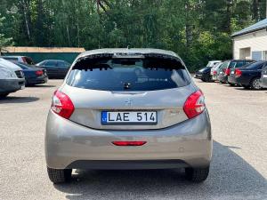 Brown Peugeot 208 2014 in Trakai, with an engine capacity of 1.56 L and mileage of 209 thousand km for 2500 €, photo 6 on AUTOMOTO.COM.LV