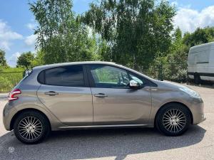 Brown Peugeot 208 2014 in Trakai, with an engine capacity of 1.56 L and mileage of 209 thousand km for 2500 €, photo 8 on AUTOMOTO.COM.LV