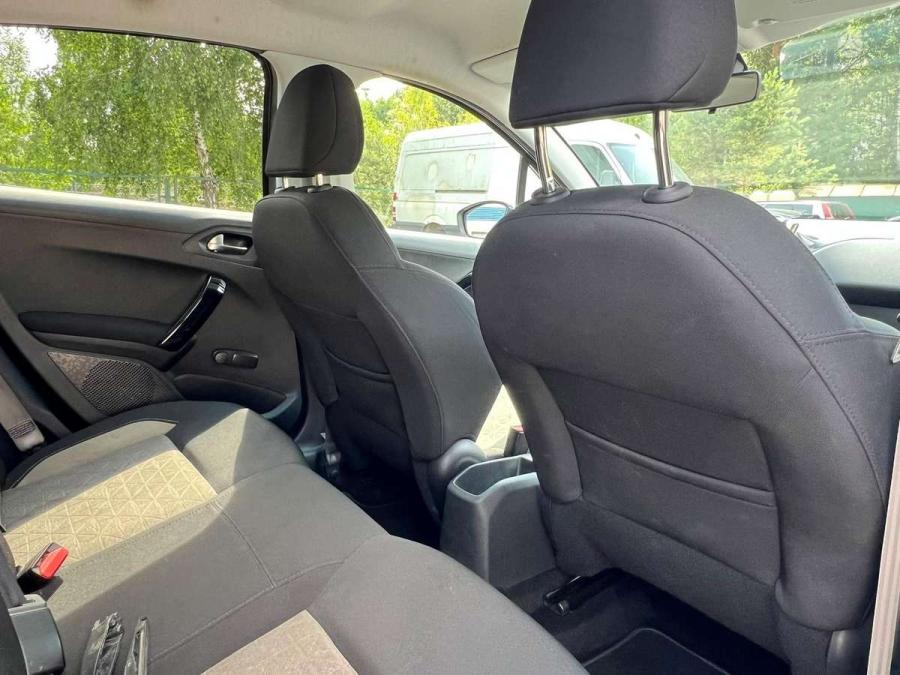 Brown Peugeot 208 2014 in Trakai, with an engine capacity of 1.56 L and mileage of 209 thousand km for 2500 €, photo 14 on AUTOMOTO.COM.LV