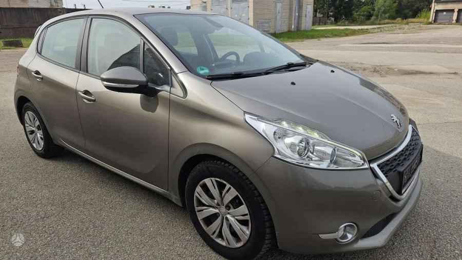 Brown Peugeot 208 2014 in Rokiskis, with an engine capacity of 1.20 L and mileage of 60 thousand km for 4100 €, photo 4 on AUTOMOTO.COM.LV