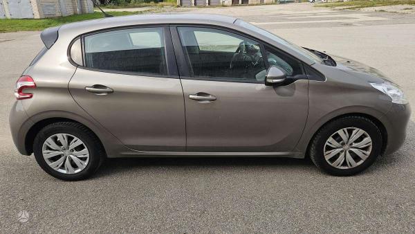 Brown Peugeot 208 2014 in Rokiskis, with an engine capacity of 1.20 L and mileage of 60 thousand km for 4100 €, photo 5 on AUTOMOTO.COM.LV
