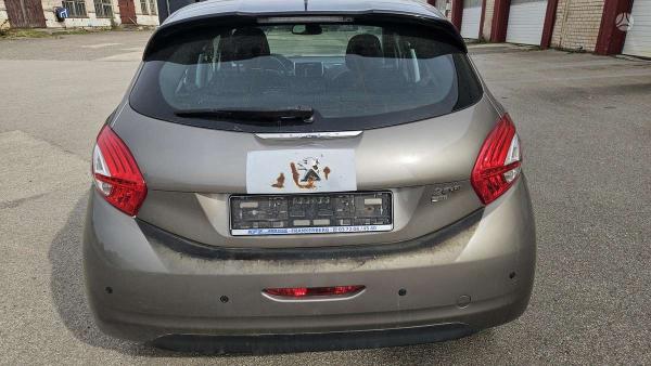 Brown Peugeot 208 2014 in Rokiskis, with an engine capacity of 1.20 L and mileage of 60 thousand km for 4100 €, photo 7 on AUTOMOTO.COM.LV