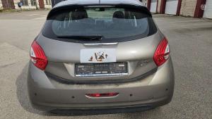 Brown Peugeot 208 2014 in Rokiskis, with an engine capacity of 1.20 L and mileage of 60 thousand km for 4100 €, photo 7 on AUTOMOTO.COM.LV