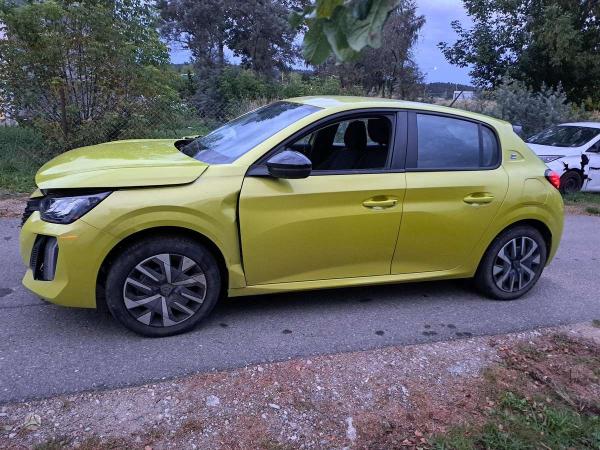 Green Peugeot 208 2024 in Kaunas, with an engine capacity of 0.00 L and mileage of 30 thousand km for 9200 €, photo 3 on AUTOMOTO.COM.LV