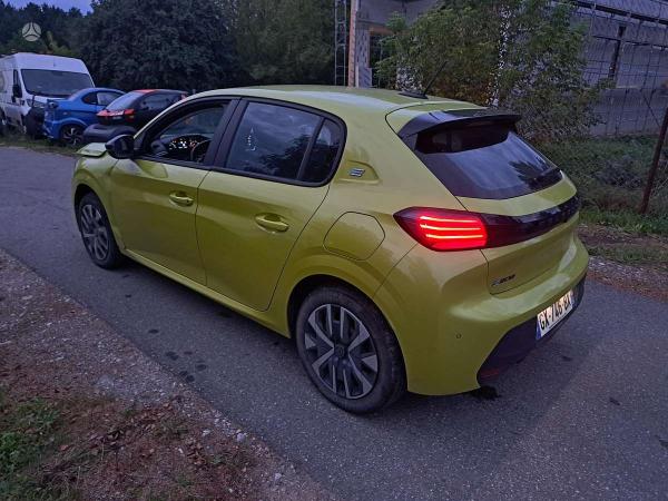 Green Peugeot 208 2024 in Kaunas, with an engine capacity of 0.00 L and mileage of 30 thousand km for 9200 €, photo 7 on AUTOMOTO.COM.LV