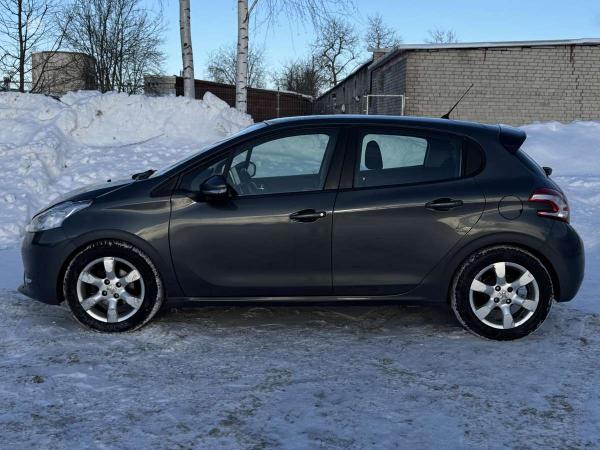 Pelēks Peugeot 208 2012 Viļņa, ar dzinēja tilpumu 1.40 L un nobraukumu 252 tūkst. km par 4590 €, foto 2 vietnē AUTOMOTO.COM.LV