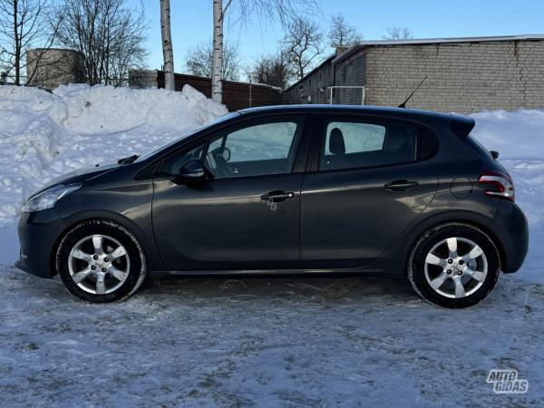 Grey Peugeot 208 2012 in Vilnius, with an engine capacity of 1.40 L and mileage of 252 thousand km for 4290 €, photo 2 on AUTOMOTO.COM.LV