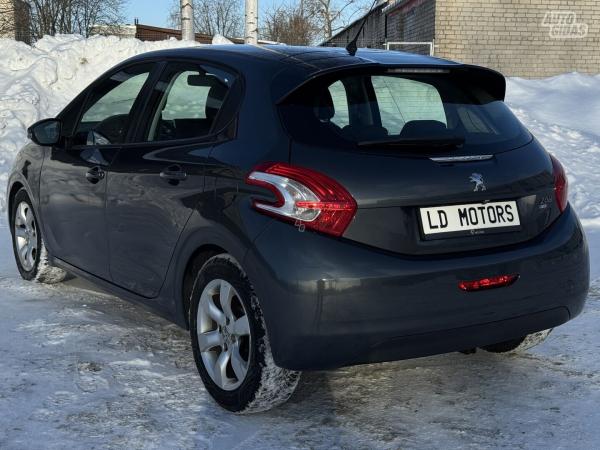 Grey Peugeot 208 2012 in Vilnius, with an engine capacity of 1.40 L and mileage of 252 thousand km for 4290 €, photo 3 on AUTOMOTO.COM.LV