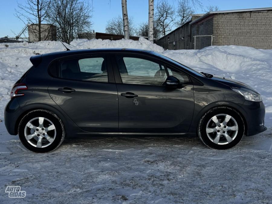 Pelēks Peugeot 208 2012 Viļņa, ar dzinēja tilpumu 1.40 L un nobraukumu 252 tūkst. km par 4290 €, foto 6 vietnē AUTOMOTO.COM.LV