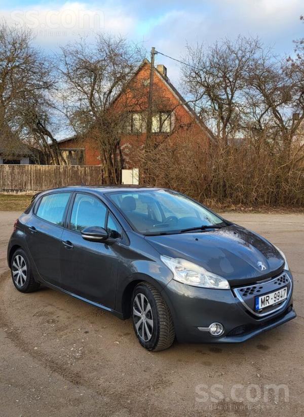 Pelēks Peugeot 208 2012 Rīga, ar dzinēja tilpumu 1.40 L un nobraukumu 175 tūkst. km par 3500 €, foto 2 vietnē AUTOMOTO.COM.LV