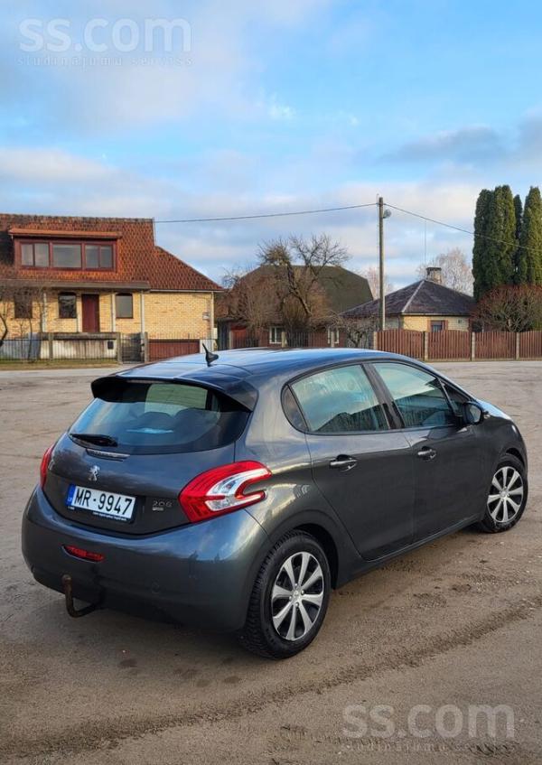 Pelēks Peugeot 208 2012 Rīga, ar dzinēja tilpumu 1.40 L un nobraukumu 175 tūkst. km par 3500 €, foto 5 vietnē AUTOMOTO.COM.LV