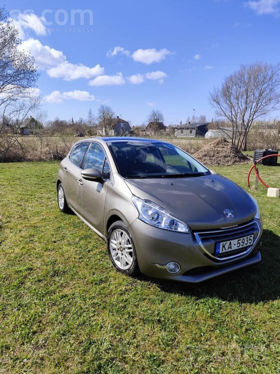 Pelēks Peugeot 208 2012 Limbaži, ar dzinēja tilpumu 1.60 L un nobraukumu 96 tūkst. km par 4000 €, foto 3 vietnē AUTOMOTO.COM.LV