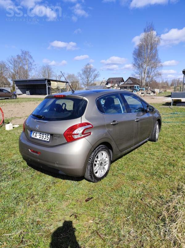 Pelēks Peugeot 208 2012 Limbaži, ar dzinēja tilpumu 1.60 L un nobraukumu 96 tūkst. km par 4000 €, foto 3 vietnē AUTOMOTO.COM.LV