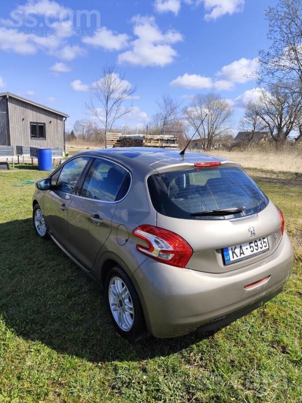 Pelēks Peugeot 208 2012 Limbaži, ar dzinēja tilpumu 1.60 L un nobraukumu 96 tūkst. km par 4000 €, foto 4 vietnē AUTOMOTO.COM.LV