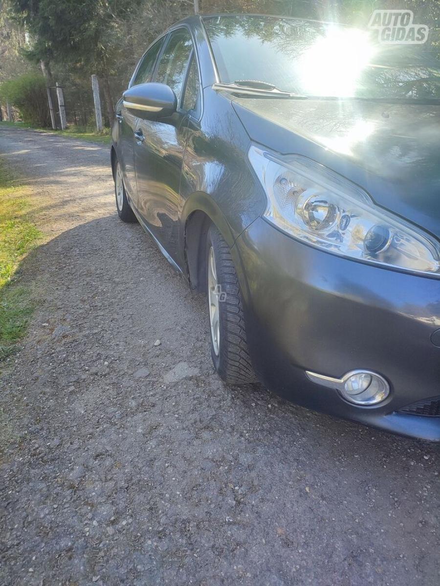 Pelēks Peugeot 208 2012 Šauļi, ar dzinēja tilpumu 1.60 L un nobraukumu 138 tūkst. km par 2500 €, foto 4 vietnē AUTOMOTO.COM.LV