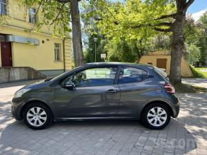 Grey Peugeot 208 2012 in Riga, with an engine capacity of 1.20 L and mileage of 140 thousand km for 2150 €, photo 3 on AUTOMOTO.COM.LV
