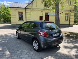 Grey Peugeot 208 2012 in Riga, with an engine capacity of 1.20 L and mileage of 140 thousand km for 2150 €, photo 4 on AUTOMOTO.COM.LV