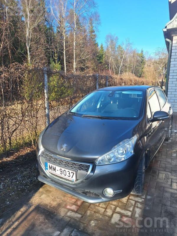 Grey Peugeot 208 2012 in Riga, with an engine capacity of 1.60 L and mileage of 255 thousand km for 2500 €, photo 1 on AUTOMOTO.COM.LV