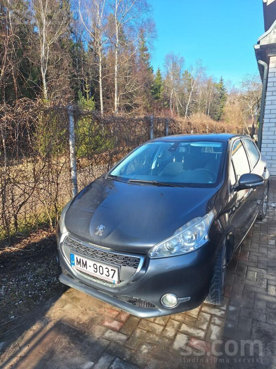 Grey Peugeot 208 2012 in Riga, with an engine capacity of 1.60 L and mileage of 255 thousand km for 2500 €, photo 1 on AUTOMOTO.COM.LV
