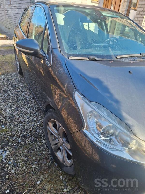 Grey Peugeot 208 2012 in Riga, with an engine capacity of 1.60 L and mileage of 255 thousand km for 2500 €, photo 3 on AUTOMOTO.COM.LV