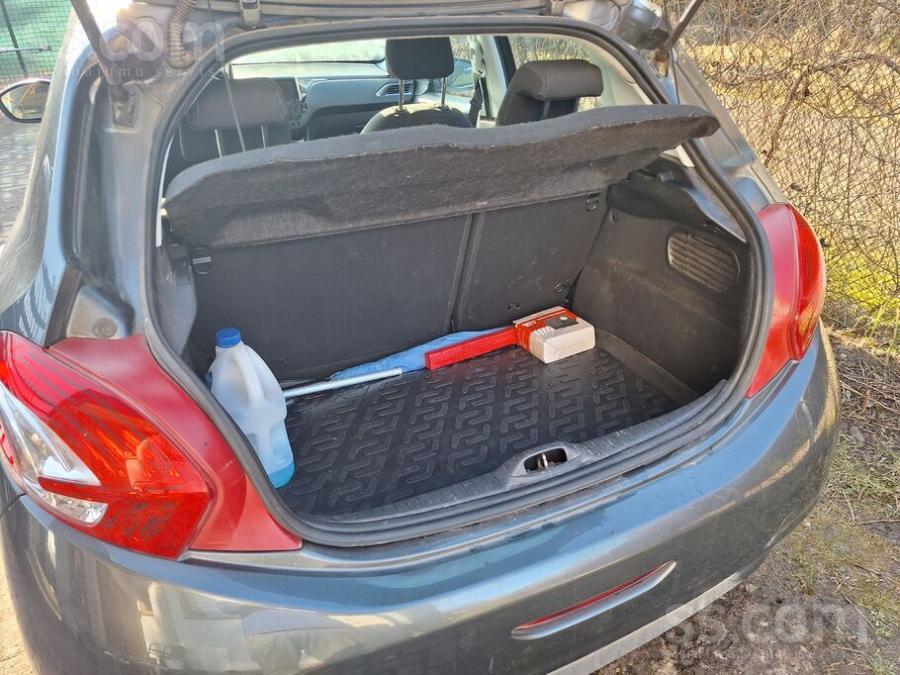Grey Peugeot 208 2012 in Riga, with an engine capacity of 1.60 L and mileage of 255 thousand km for 2500 €, photo 6 on AUTOMOTO.COM.LV