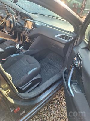 Grey Peugeot 208 2012 in Riga, with an engine capacity of 1.60 L and mileage of 255 thousand km for 2500 €, photo 9 on AUTOMOTO.COM.LV
