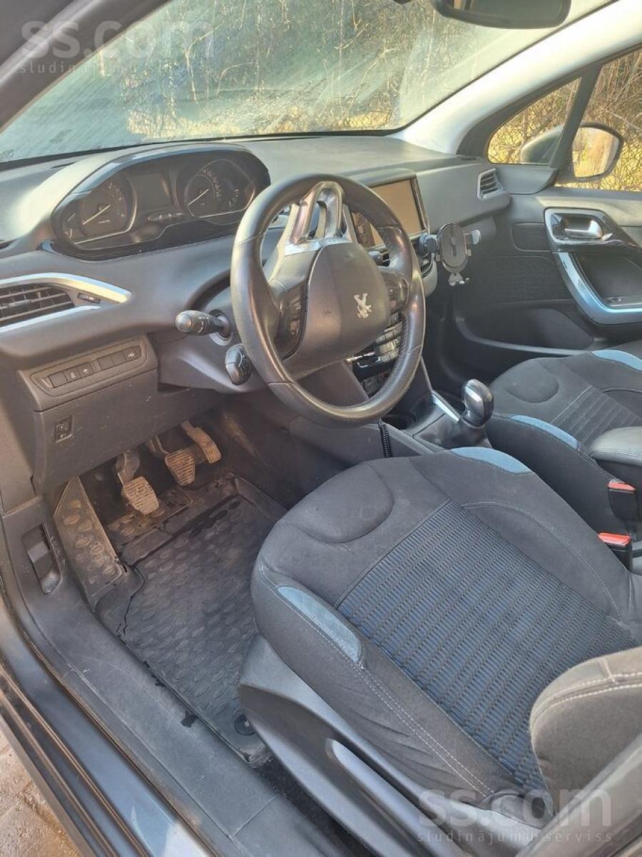 Grey Peugeot 208 2012 in Riga, with an engine capacity of 1.60 L and mileage of 255 thousand km for 2500 €, photo 10 on AUTOMOTO.COM.LV