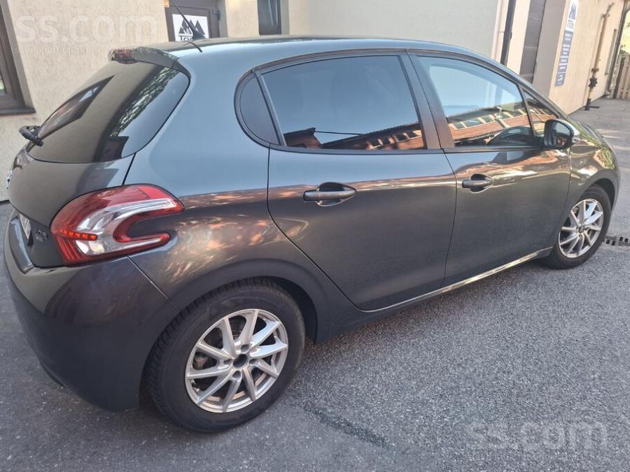 Pelēks Peugeot 208 2012 Liepāja, ar dzinēja tilpumu 1.60 L un nobraukumu 157 tūkst. km par 3900 €, foto 12 vietnē AUTOMOTO.COM.LV