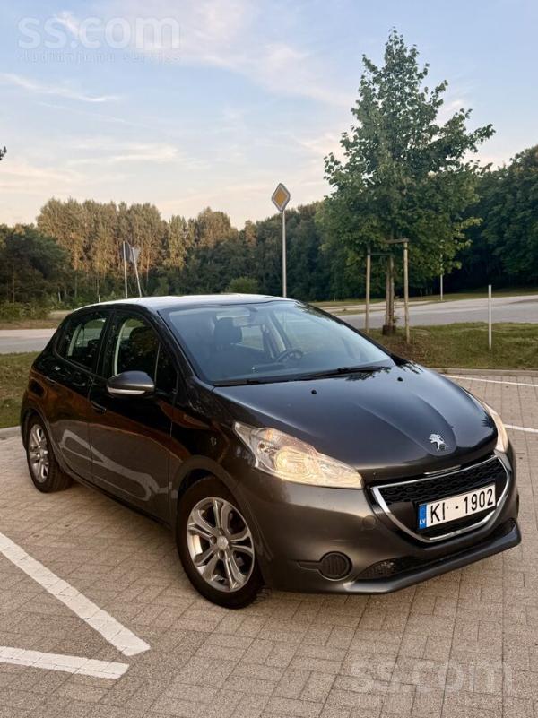 Grey Peugeot 208 2012 in Tukums, with an engine capacity of 1.40 L and mileage of 0 thousand km for 3490 €, photo 1 on AUTOMOTO.COM.LV