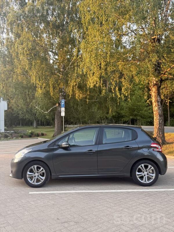 Grey Peugeot 208 2012 in Tukums, with an engine capacity of 1.40 L and mileage of 0 thousand km for 3490 €, photo 3 on AUTOMOTO.COM.LV