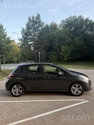 Grey Peugeot 208 2012 in Tukums, with an engine capacity of 1.40 L and mileage of 0 thousand km for 3490 €, photo 5 on AUTOMOTO.COM.LV