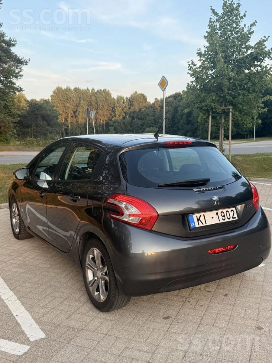 Grey Peugeot 208 2012 in Tukums, with an engine capacity of 1.40 L and mileage of 0 thousand km for 3490 €, photo 7 on AUTOMOTO.COM.LV
