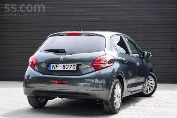 Grey Peugeot 208 2012 in Riga, with an engine capacity of 1.60 L and mileage of 158 thousand km for 3590 €, photo 3 on AUTOMOTO.COM.LV