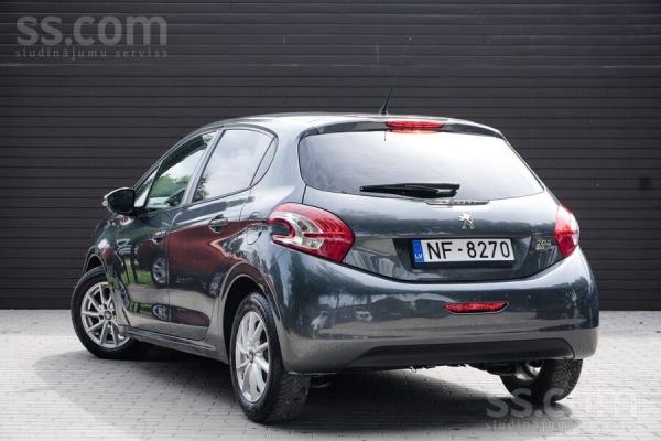 Grey Peugeot 208 2012 in Riga, with an engine capacity of 1.60 L and mileage of 158 thousand km for 3590 €, photo 4 on AUTOMOTO.COM.LV