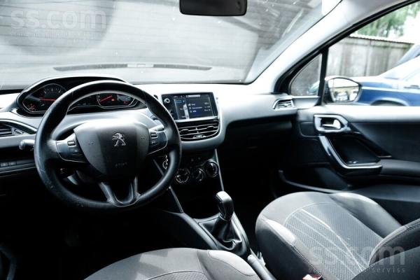 Grey Peugeot 208 2012 in Riga, with an engine capacity of 1.60 L and mileage of 158 thousand km for 3590 €, photo 8 on AUTOMOTO.COM.LV