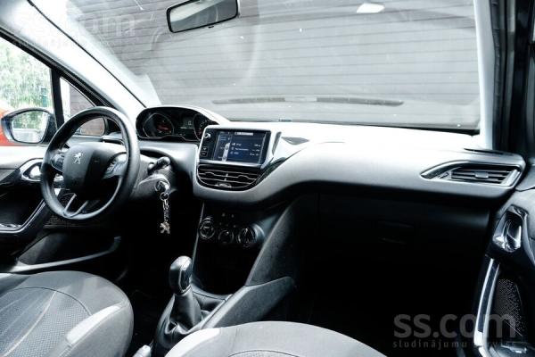 Grey Peugeot 208 2012 in Riga, with an engine capacity of 1.60 L and mileage of 158 thousand km for 3590 €, photo 5 on AUTOMOTO.COM.LV