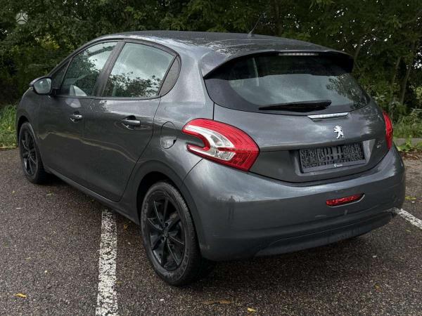 Peugeot 208 2012 Viļņa vietnē Pelēks Peugeot 208 2012 Viļņa, ar dzinēja tilpumu 1.40 L un nobraukumu 257 tūkst. km par 4190 €, foto 4 vietnē AUTOMOTO.COM.LV