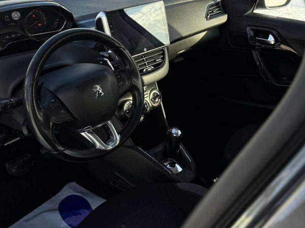 Peugeot 208 2012 Viļņa vietnē Pelēks Peugeot 208 2012 Viļņa, ar dzinēja tilpumu 1.40 L un nobraukumu 257 tūkst. km par 4190 €, foto 6 vietnē AUTOMOTO.COM.LV