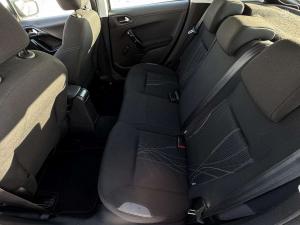 Pelēks Peugeot 208 2012 Viļņa, ar dzinēja tilpumu 1.40 L un nobraukumu 257 tūkst. km par 4190 €, foto 14 vietnē AUTOMOTO.COM.LV