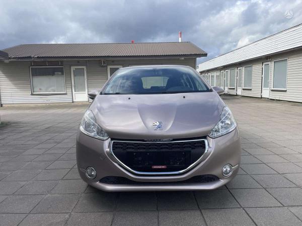 Pelēks Peugeot 208 2012 Viļņa, ar dzinēja tilpumu 1.20 L un nobraukumu 172 tūkst. km par 2850 €, foto 3 vietnē AUTOMOTO.COM.LV